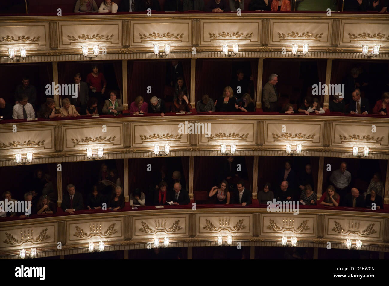 Opera audience audience inside hi-res stock photography and images - Alamy