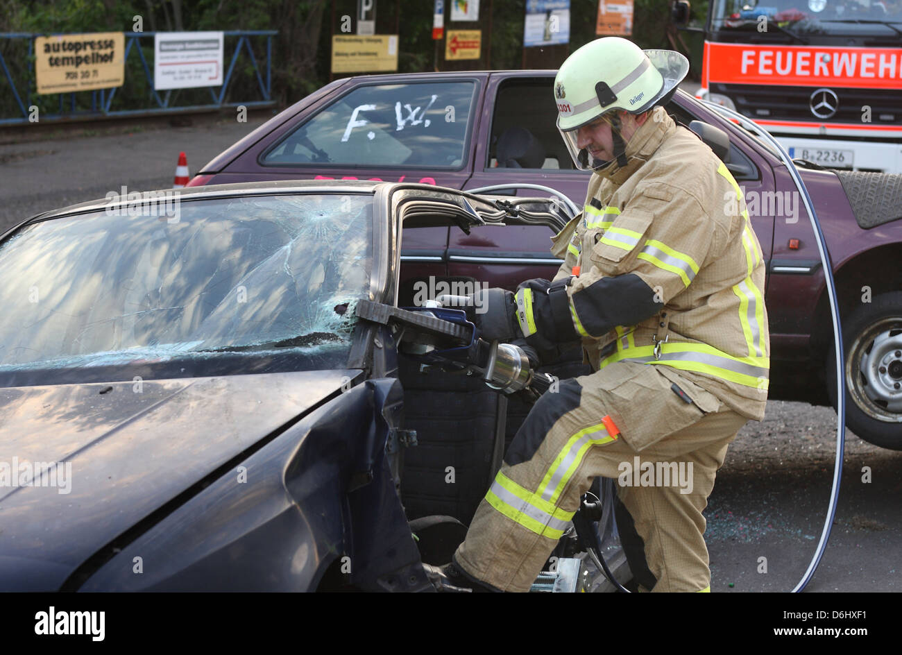 Berlin, Germany, Firefighter uses a hydraulic spreader Stock Photo - Alamy