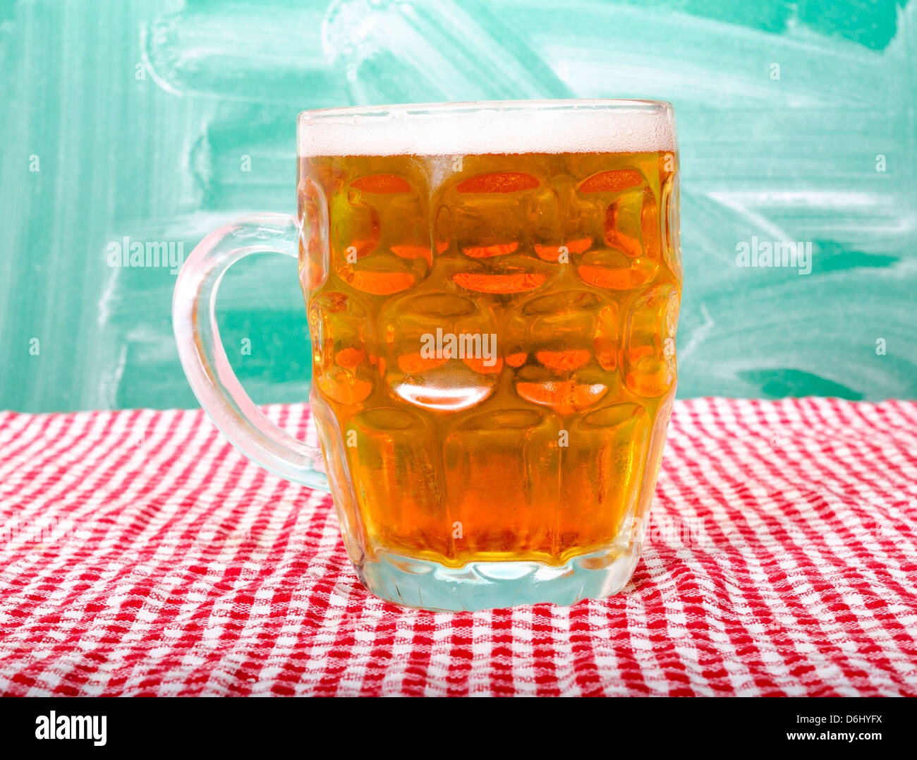 Close up to pint of beer Stock Photo - Alamy