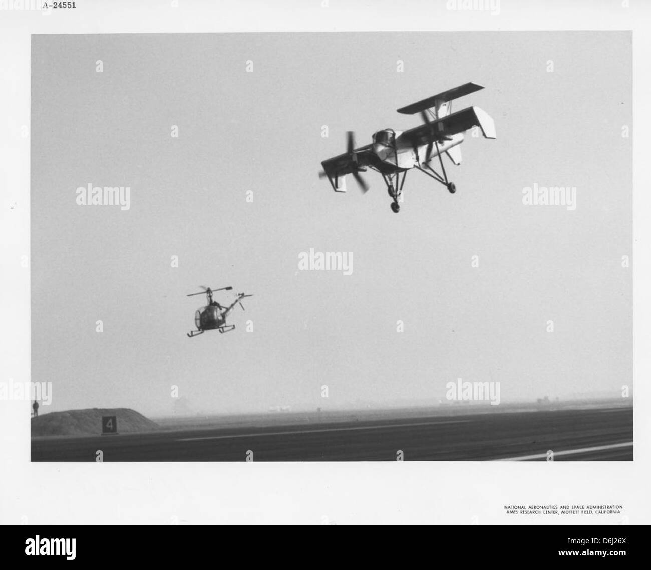 Short takeoff and landing Black and White Stock Photos & Images - Alamy