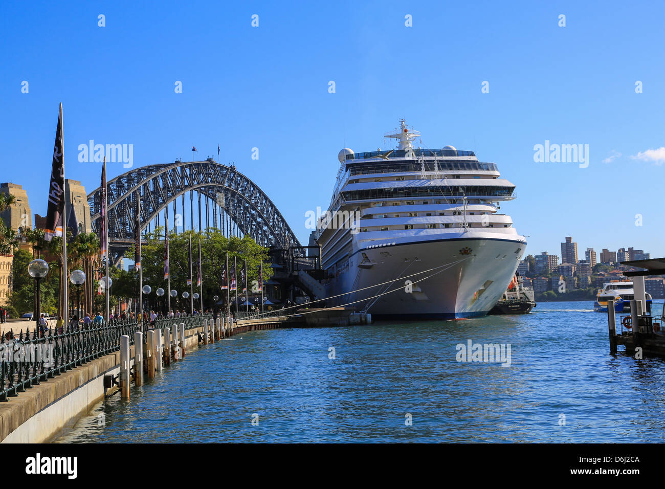 Sydney Harbour Bridge and the cruise ship Marina docked at the ...