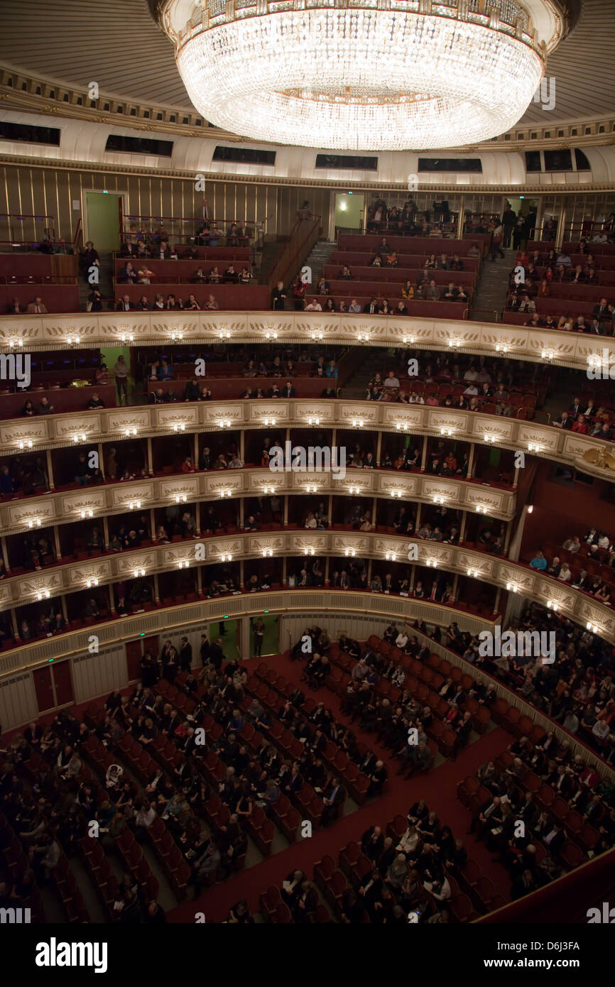 Vienna State Opera Stock Photo - Alamy