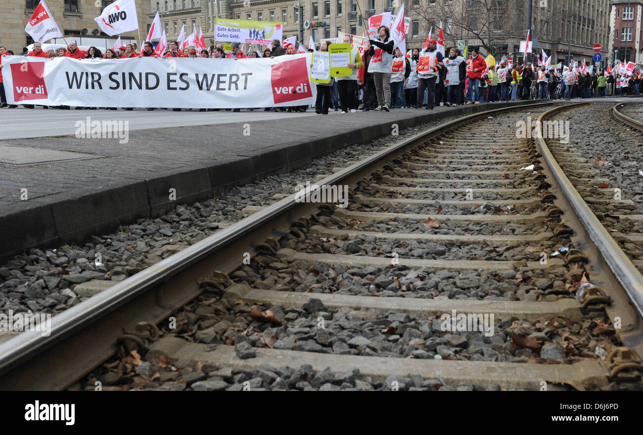Higher wages rally hi-res stock photography and images - Alamy