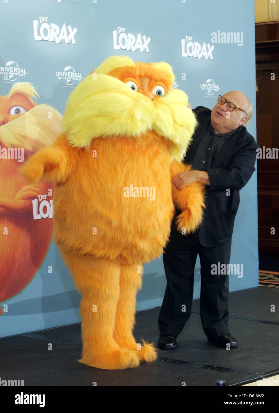 American actor devito hi-res stock photography and images - Alamy