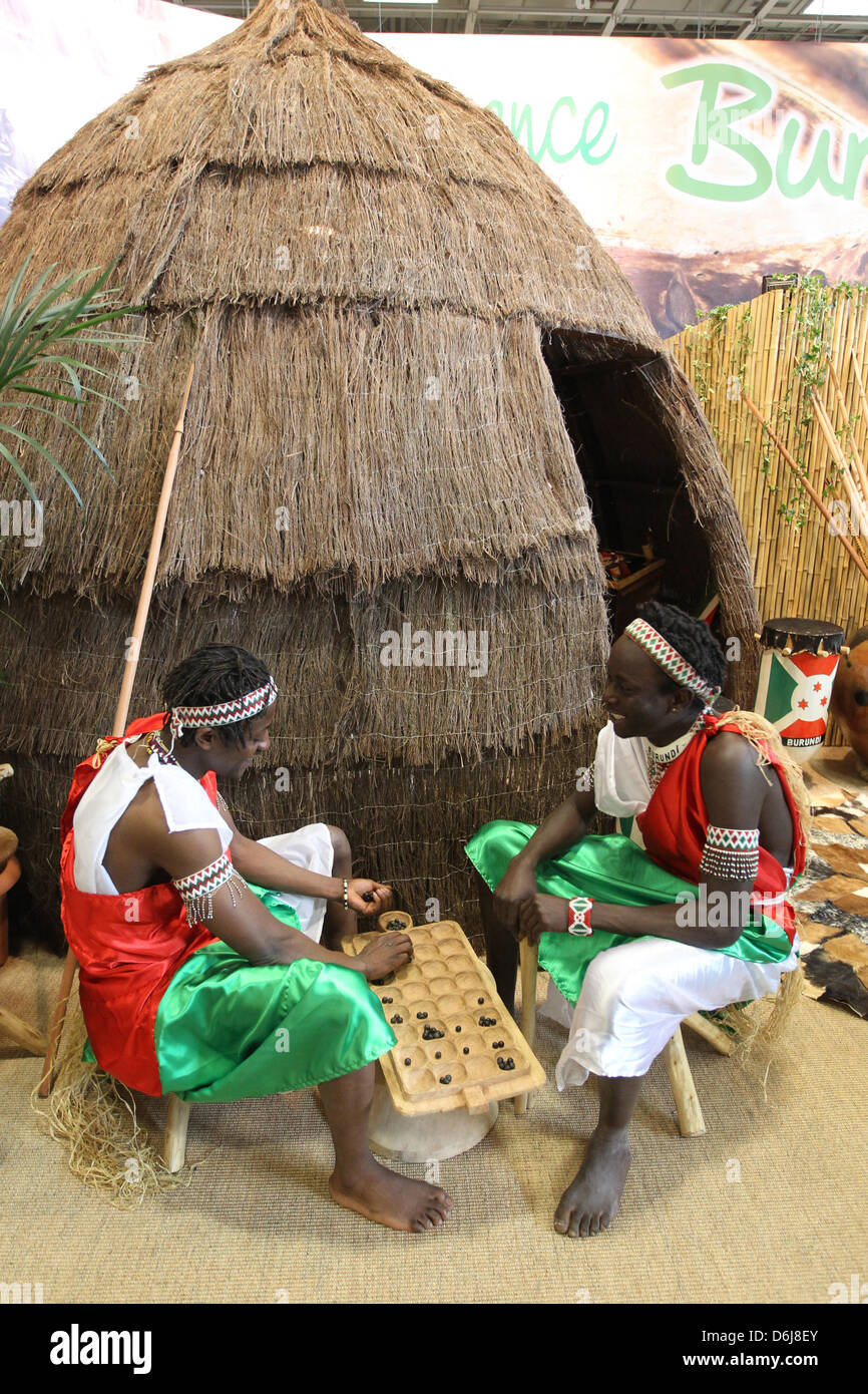 African Board Game High Resolution Stock Photography and Images - Alamy