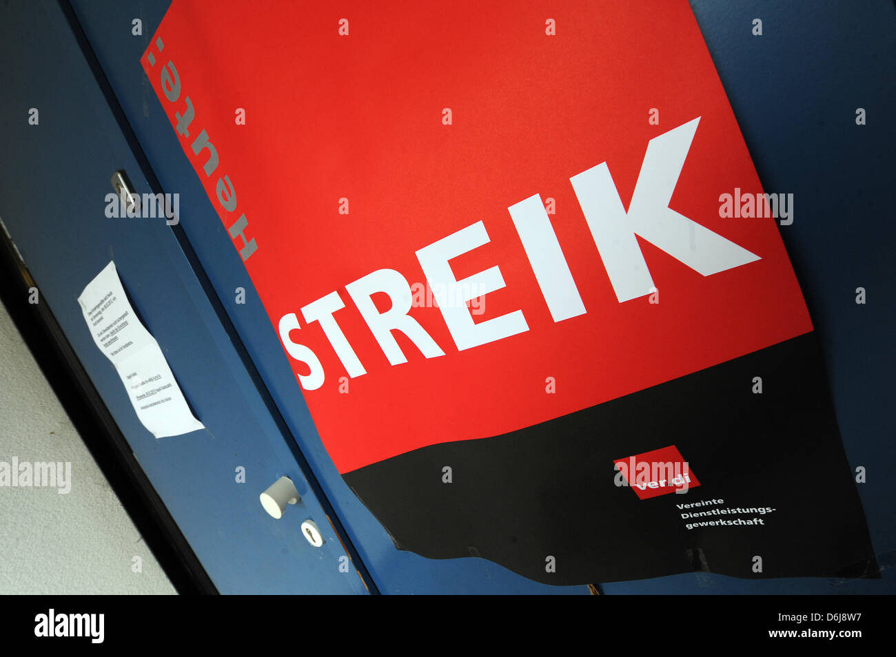 Strike banners hi-res stock photography and images - Alamy