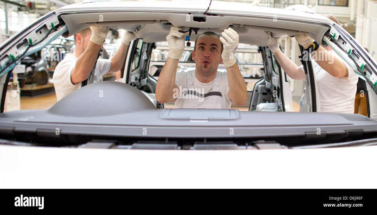 Volkswagen staff are assembling a VW Touran at the Volkswagen plant in ...