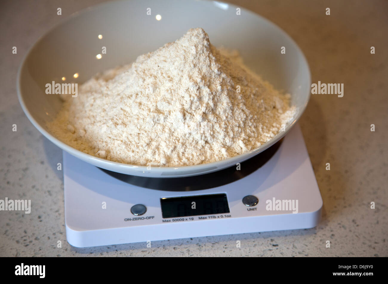 Weighing flour hi-res stock photography and images - Alamy