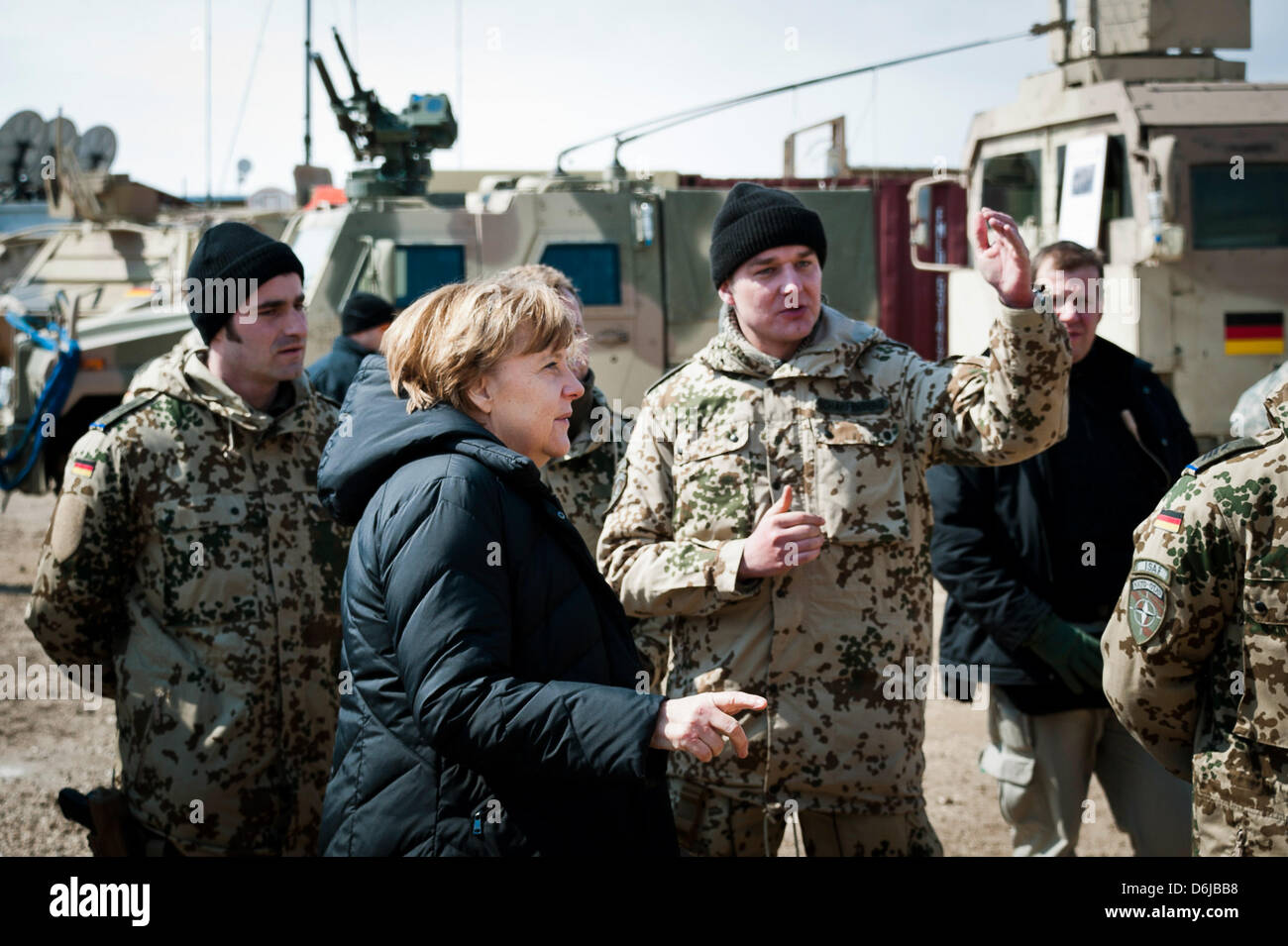 German Chancellor Angela Merkel (L) visits an Army Signal Corps at Camp ...