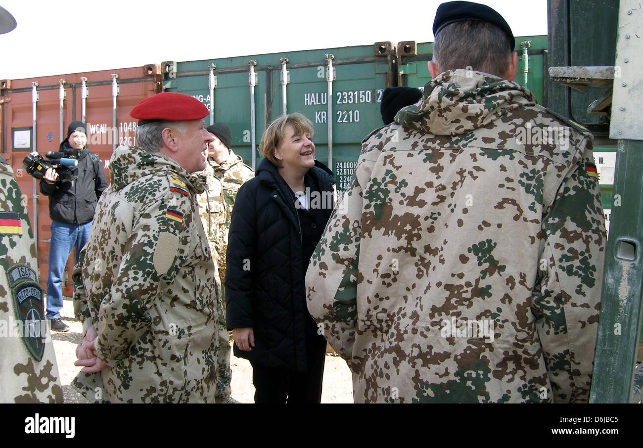 German Chancellor Angela Merkel visits the Army Signal Corps at Camp ...