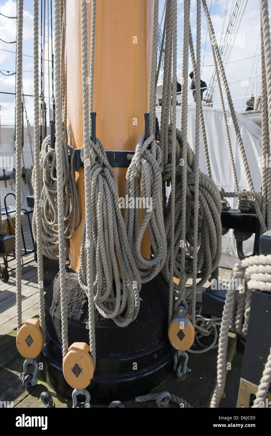 Ships rigging hi-res stock photography and images - Alamy