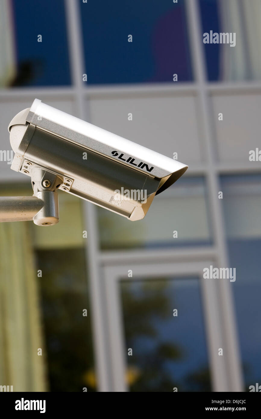 Cctv camera on side building hi-res stock photography and images - Alamy