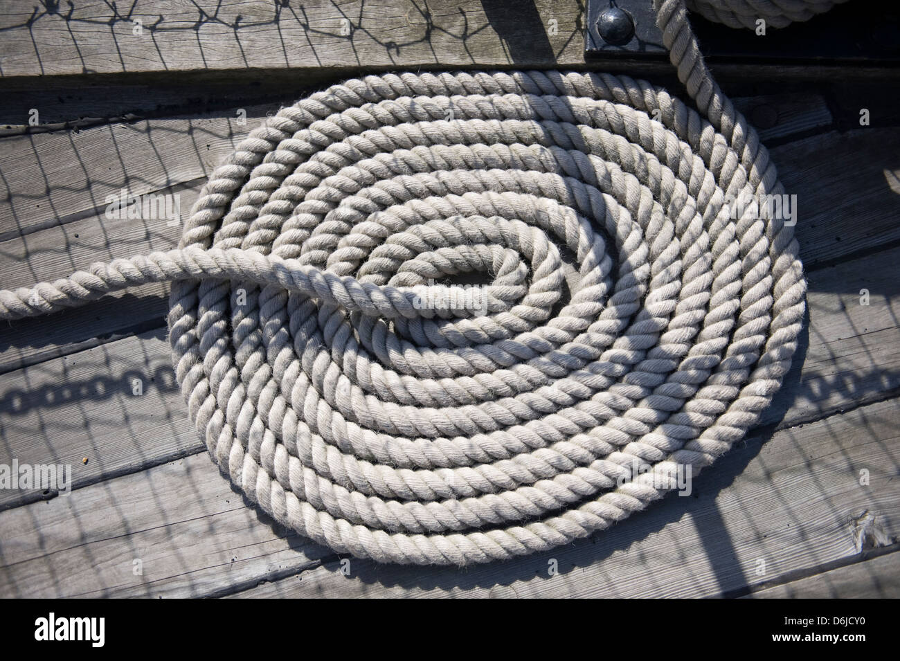 White ships rope on deck Stock Photo - Alamy