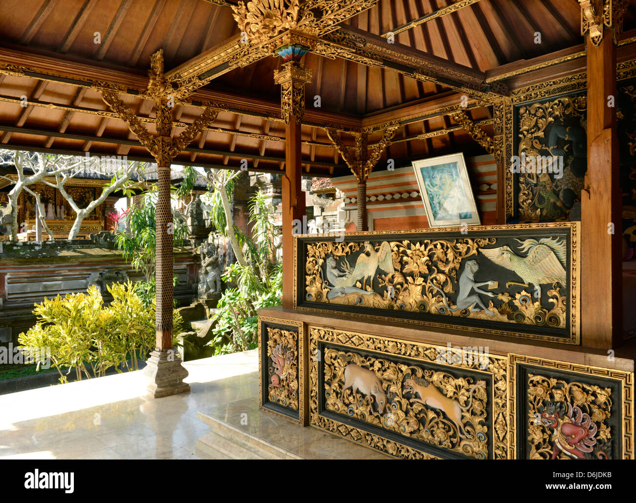 Balinese pavilion hi-res stock photography and images - Alamy