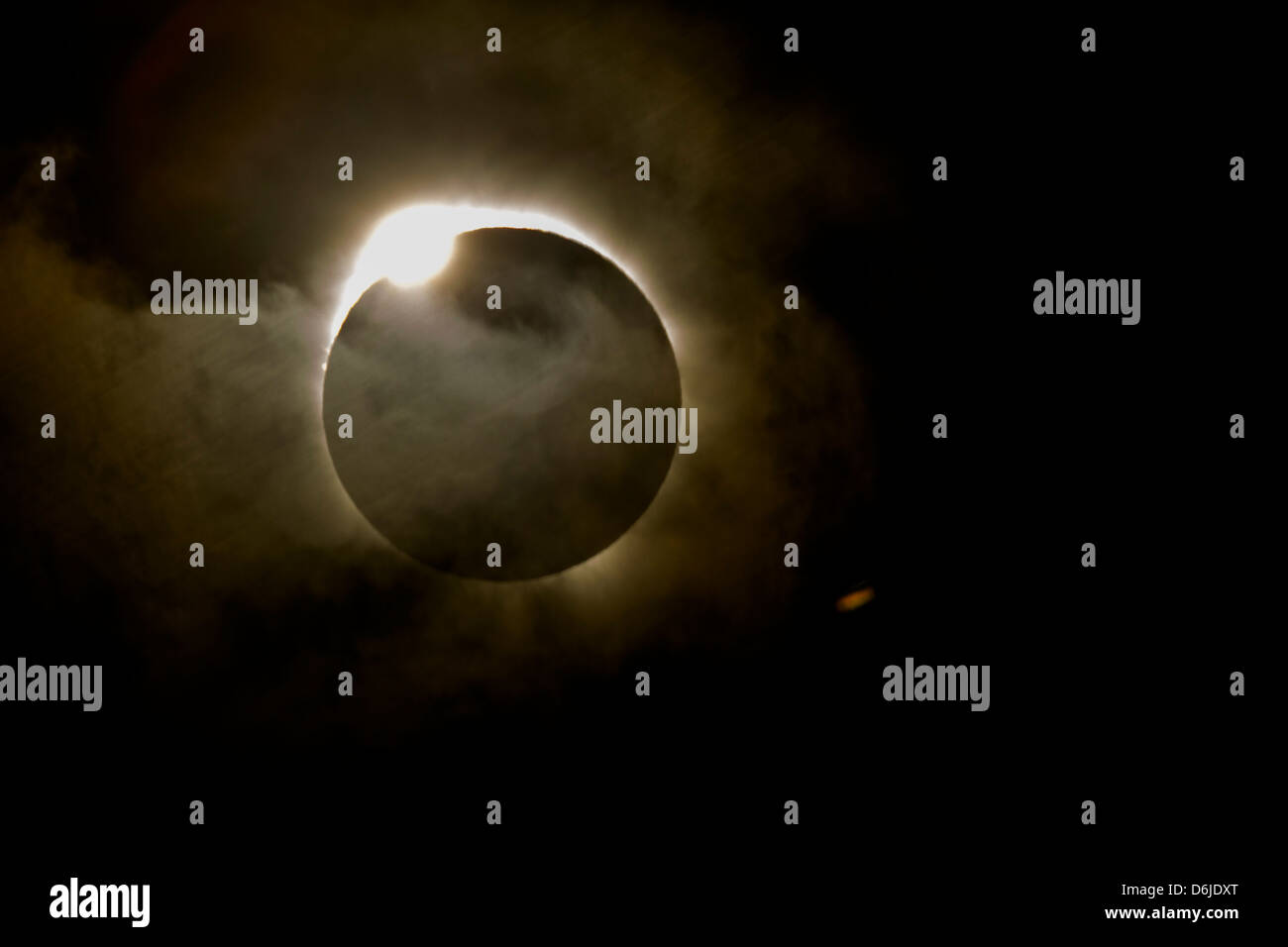 Diamond ring effect during total eclipse of the sun on 13 November 2012 ...