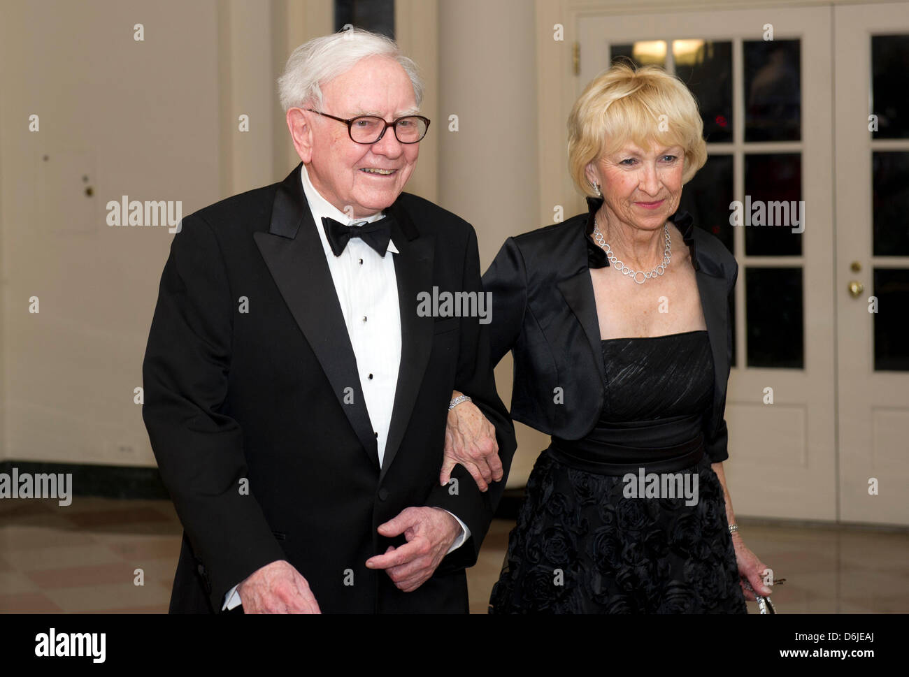 Warren Buffett and Astrid M. Buffett arrive for the Official Dinner in ...