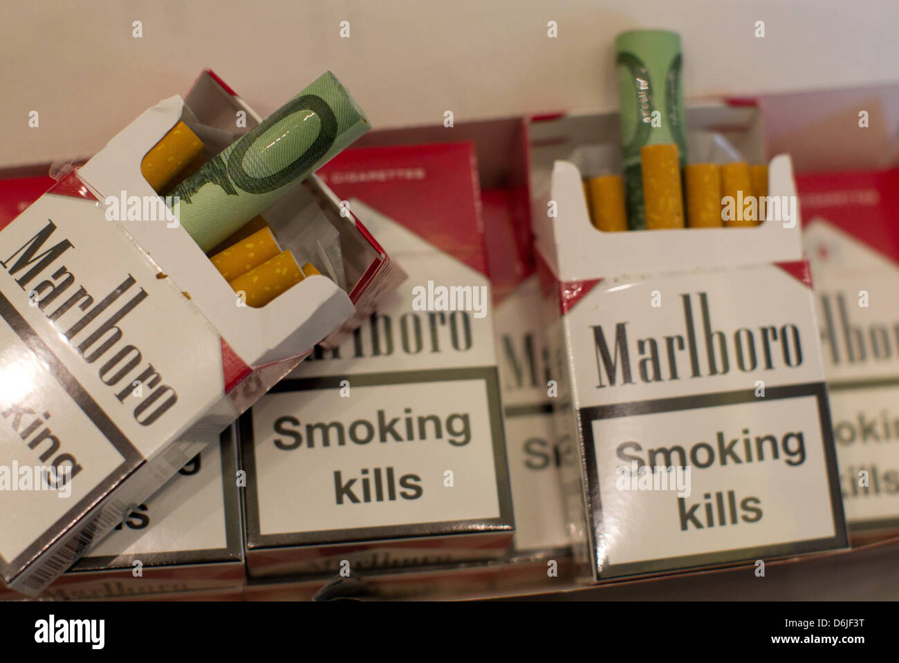 Cigarette packages hi-res stock photography and images - Alamy