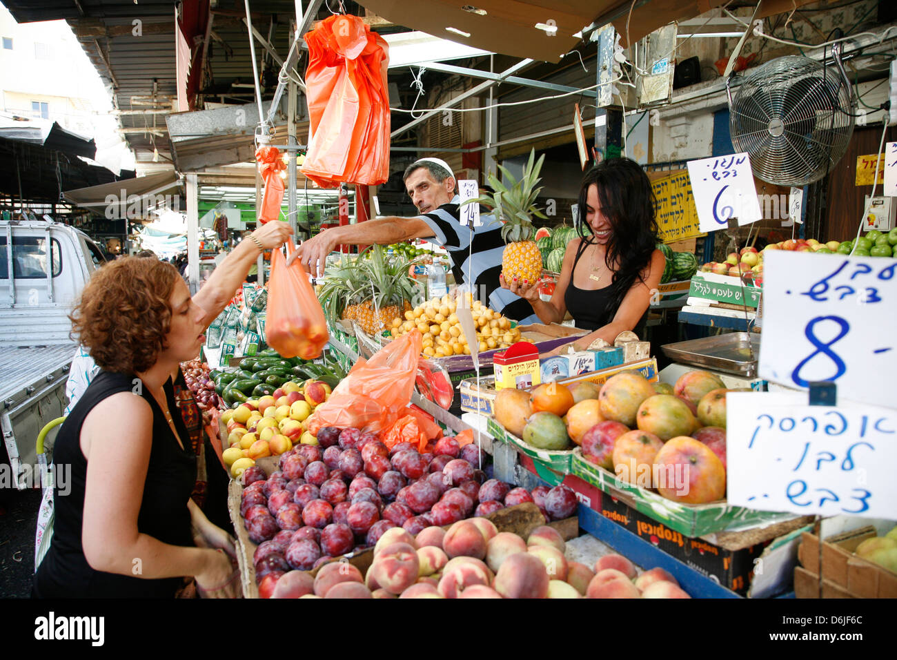 Middle east market stalls hi-res stock photography and images - Alamy