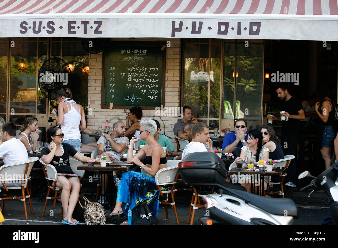 Israel people talking cafe hi-res stock photography and images - Alamy