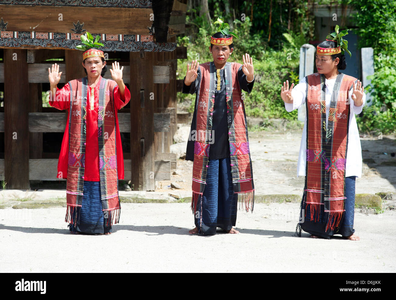 Traditional batak dance hi-res stock photography and images - Alamy