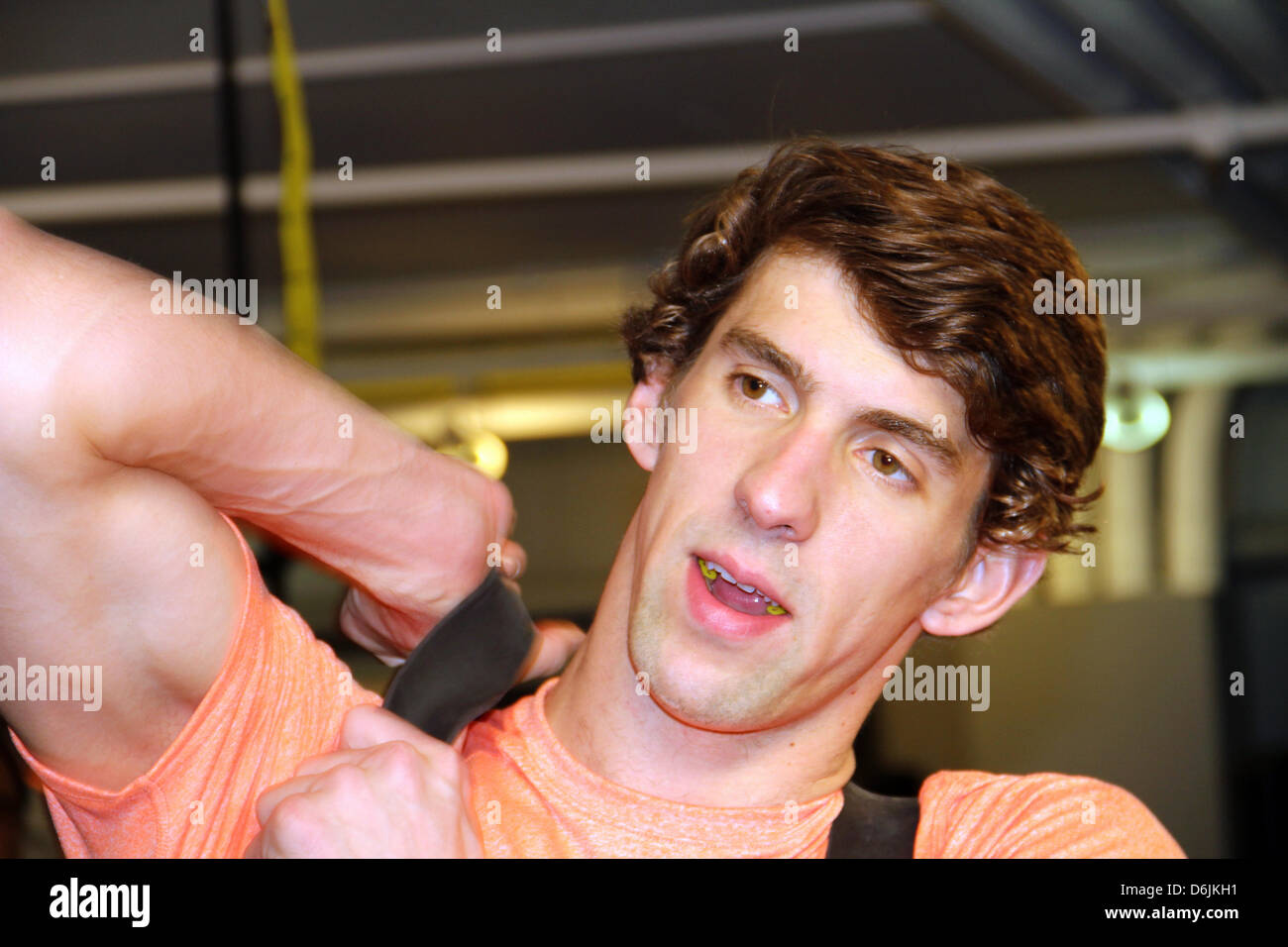 US American swimmer Michael Phelps puts on weights during a press ...