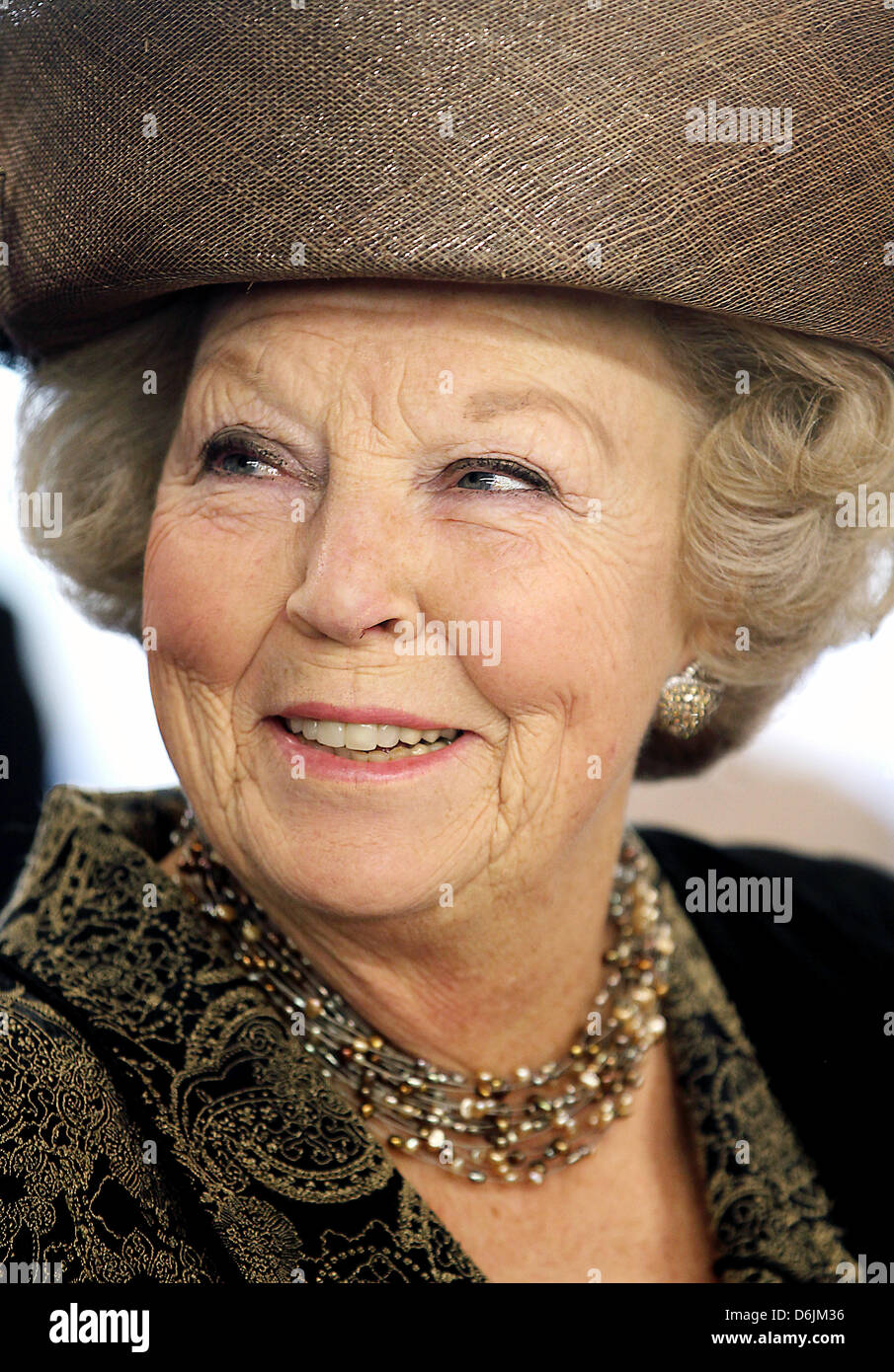 Bronze jewels hi-res stock photography and images - Alamy