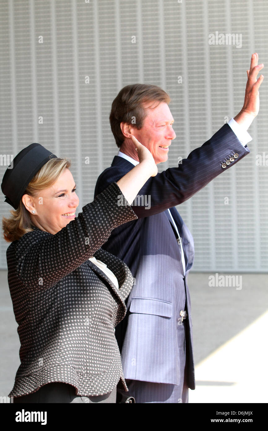 Grand Duke Henri of Luxembourg and his wife Maria Teresa wave good bye ...