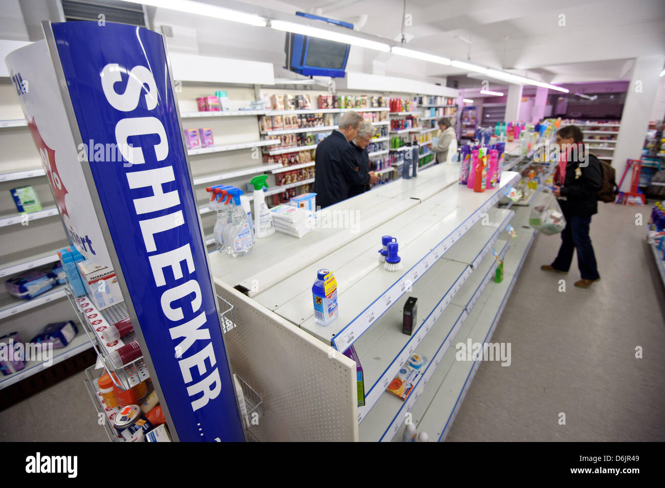 A Schlecker drug store closes up in Ravensburg, Germany, 24 March 2012 ...