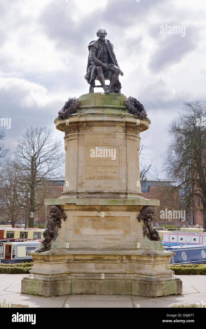 Shakespeare statue in Stratford upon avon Stock Photo - Alamy