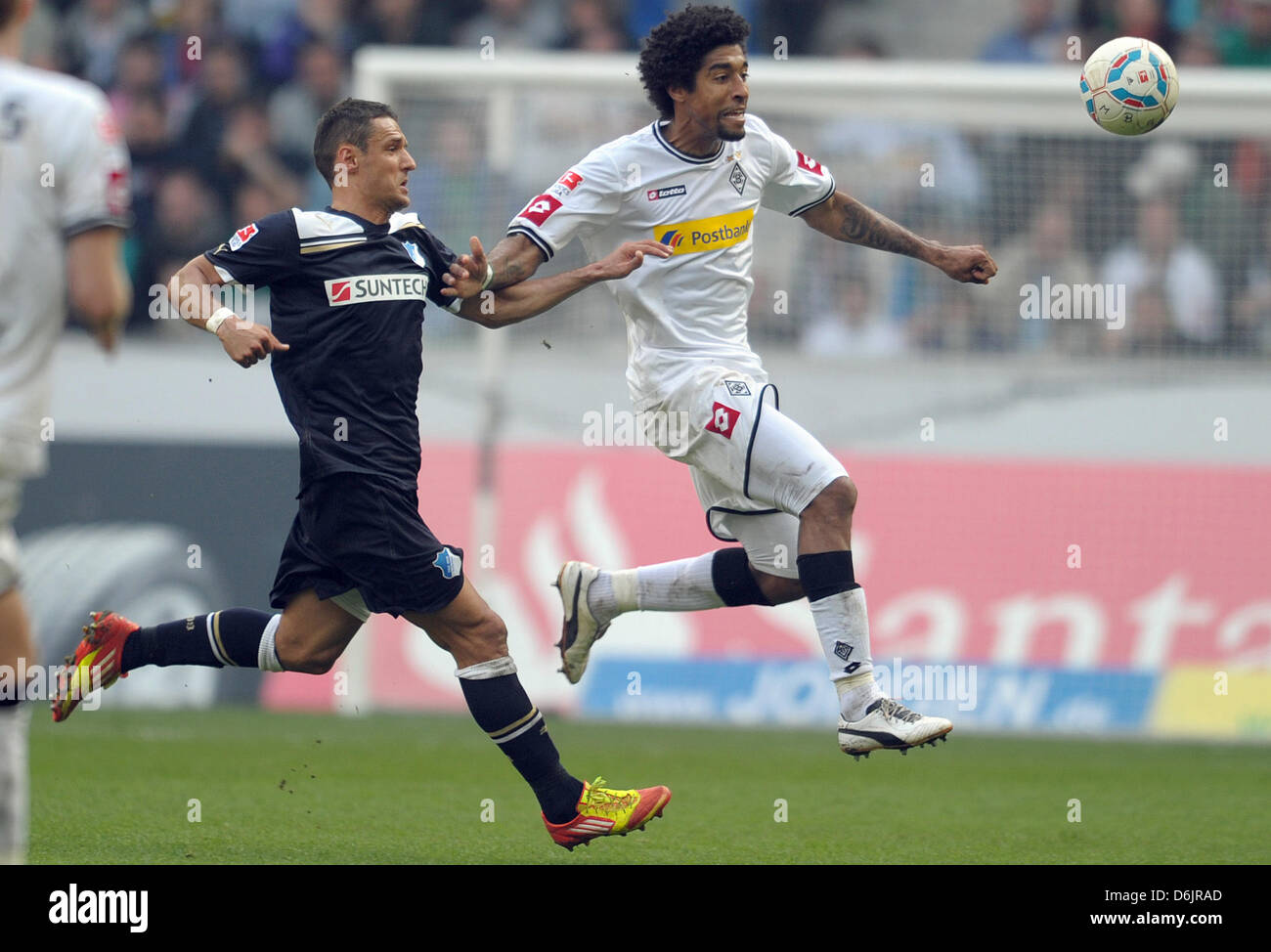 Moenchengladbach's Dante (R) and Hoffenheim's Sejad Salihovic vie for ...