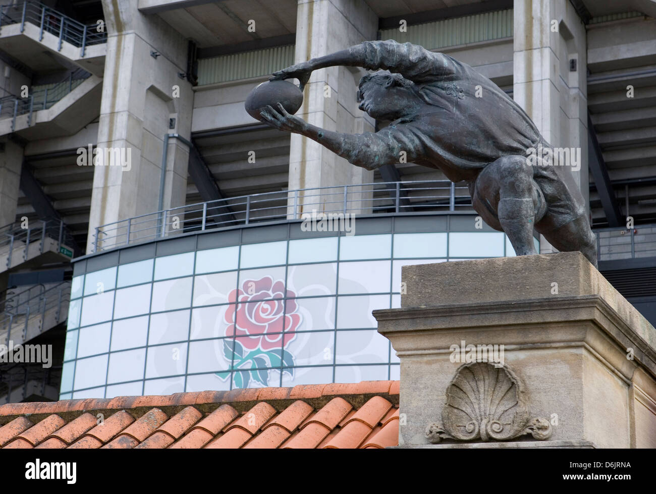 Rugby statue at twickenham stadium 2013 Stock Photo - Alamy