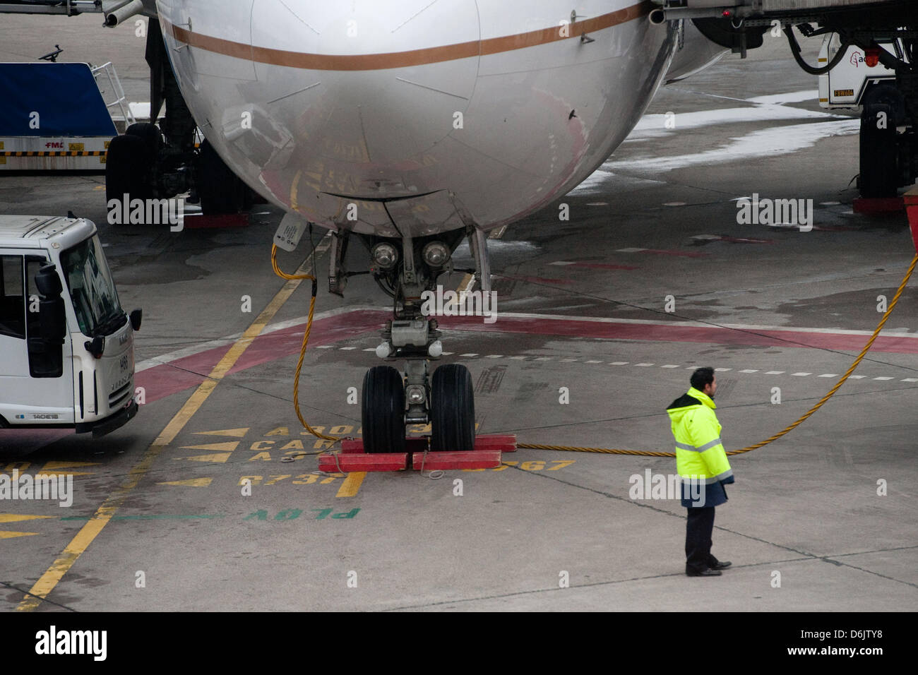 An employee of the airport ground personell service provider Globe ...