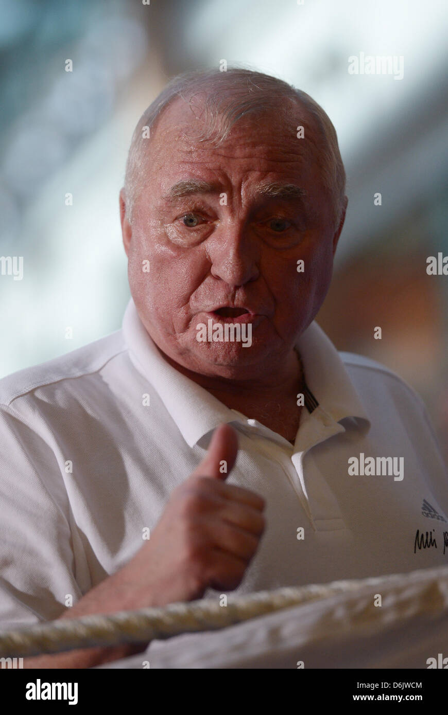 Boxing coach Ulli Wegner stands in the ring with his Boxer Arthur ...