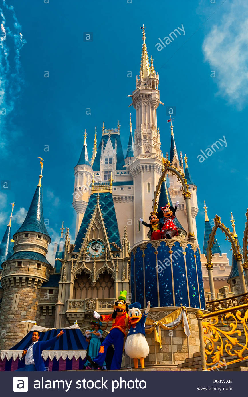 Disney Characters High Resolution Stock Photography and Images - Alamy