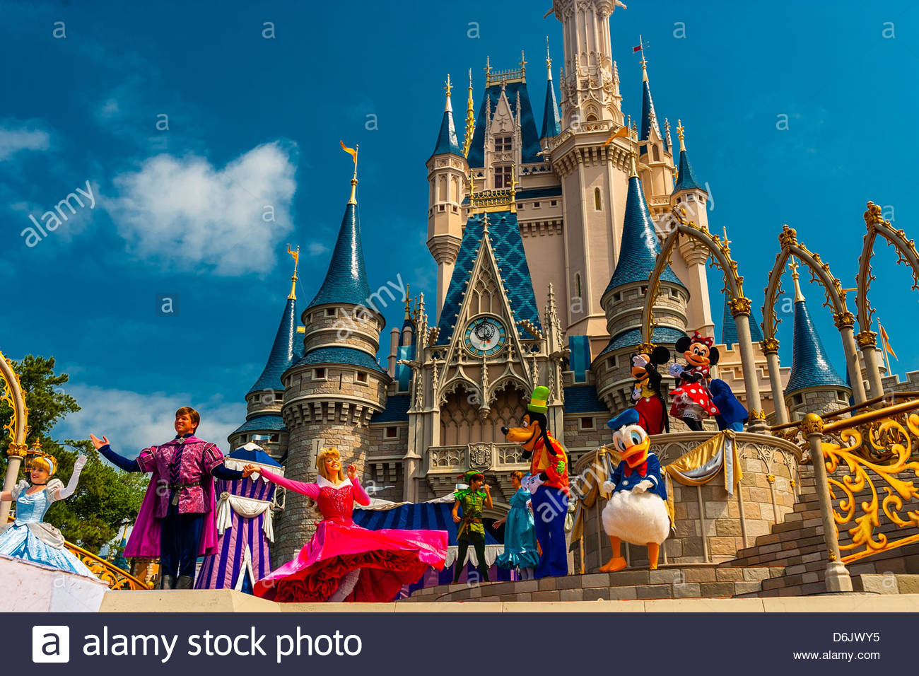 Disney World Characters People Stock Photos & Disney World Characters ...