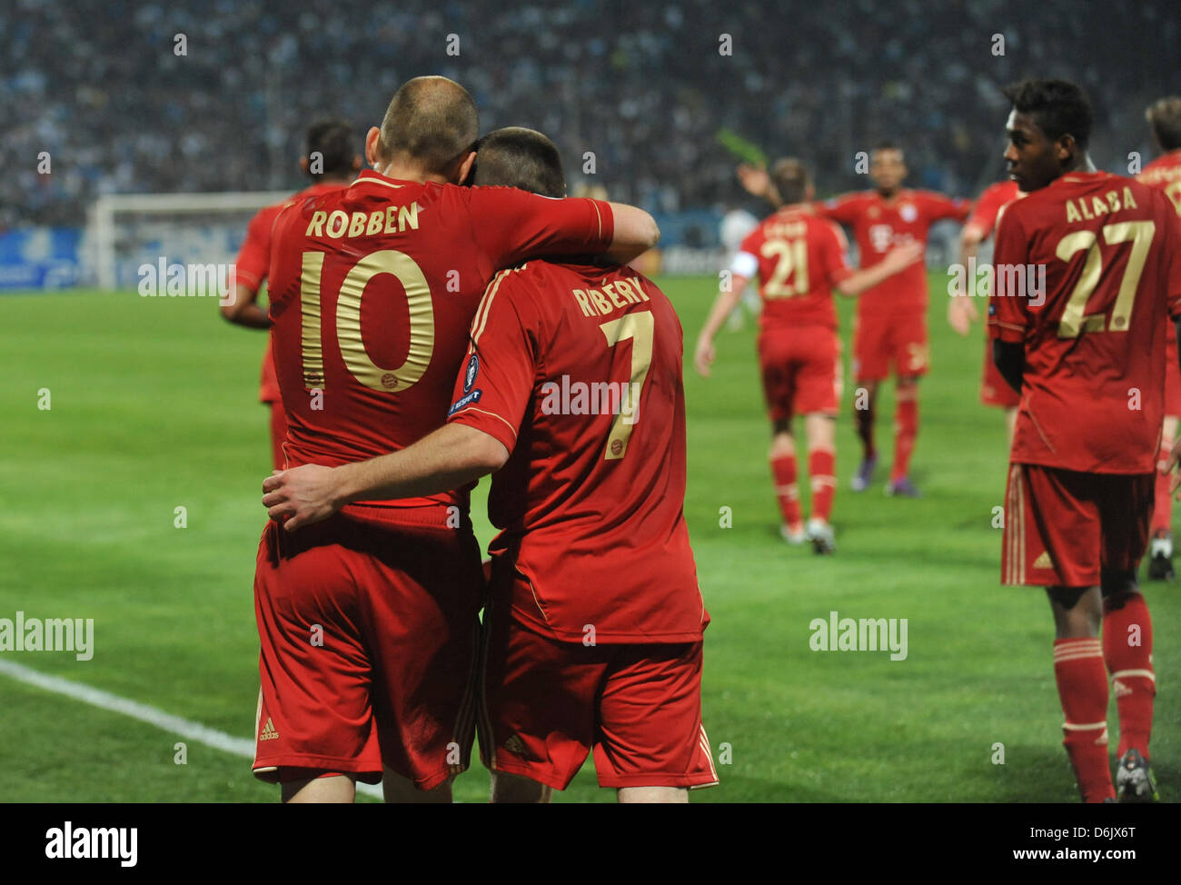 Bayern's Arjen Robben (L) and Franck Ribery celebrate Robben's goal 0-2 ...
