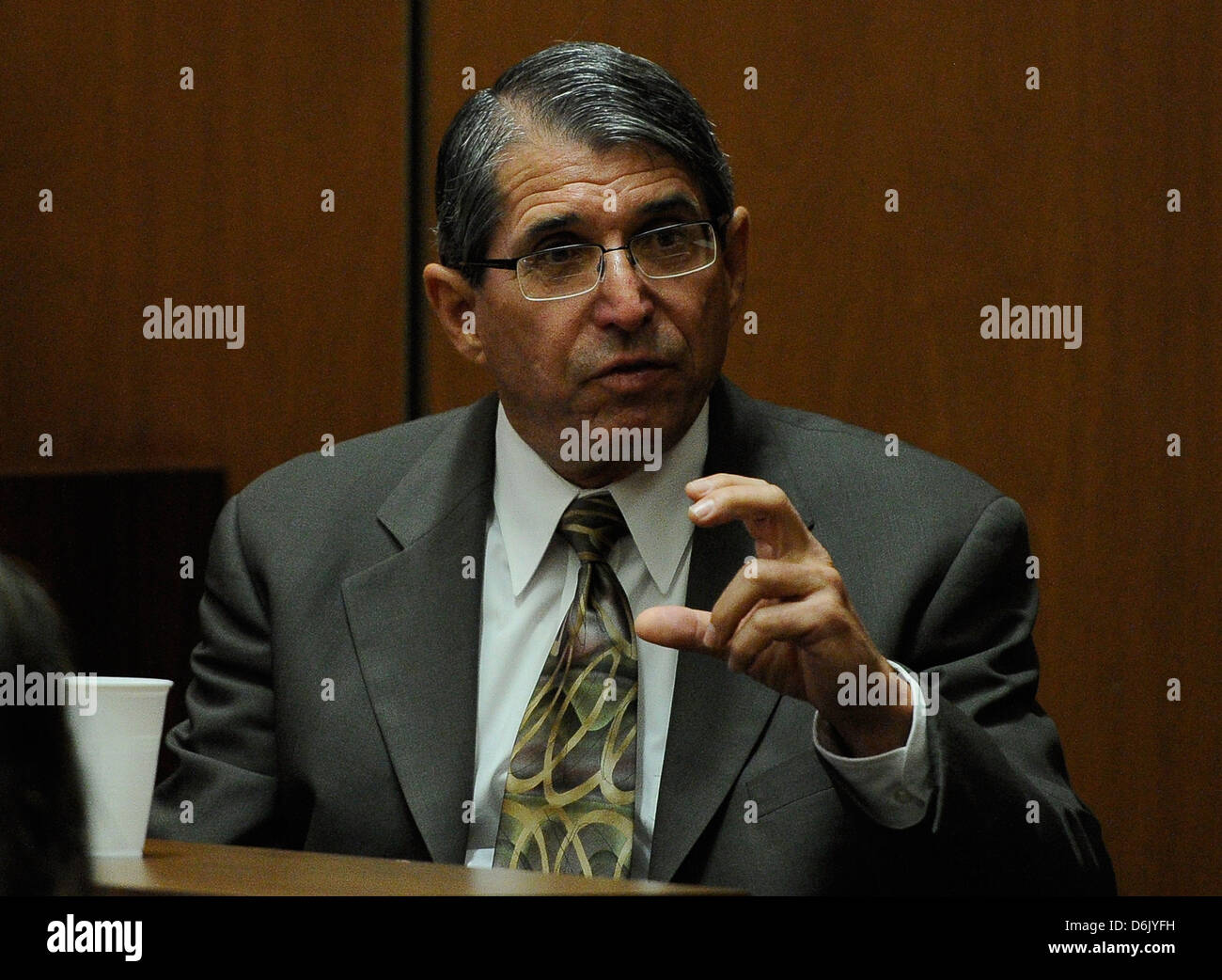 Testifies hi-res stock photography and images - Alamy