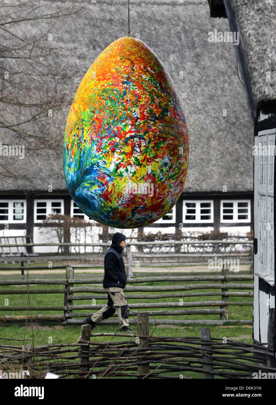 Giant easter egg hi-res stock photography and images - Alamy