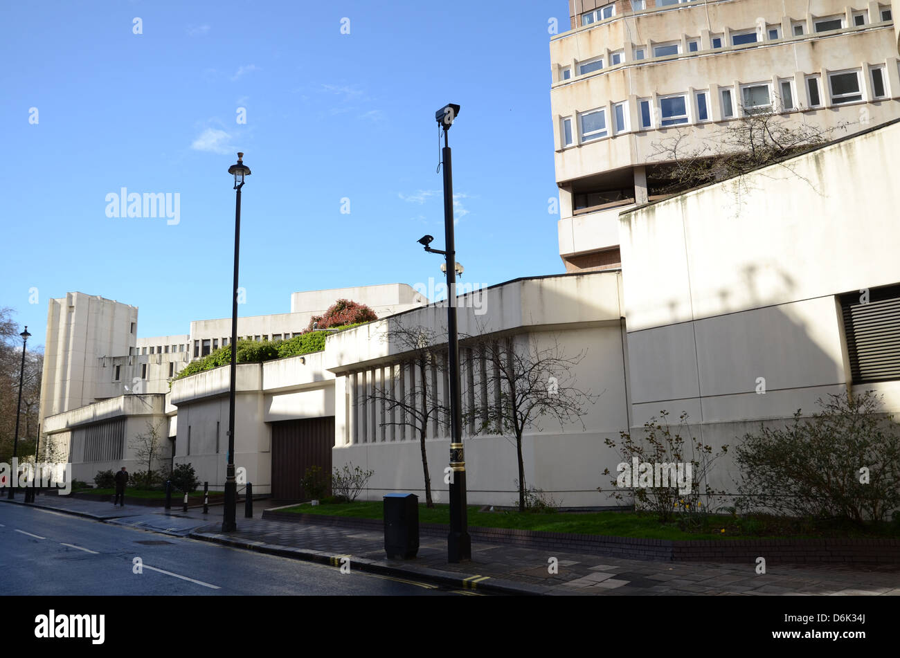 Wellington barracks hi-res stock photography and images - Alamy