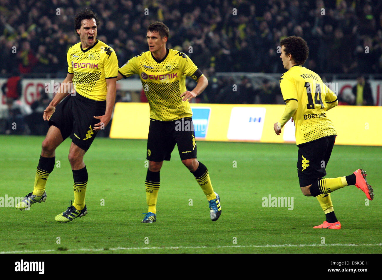 Dortmund's Mats Hummels (L-R), Sebastian Kehl and Ivan Perisic ...
