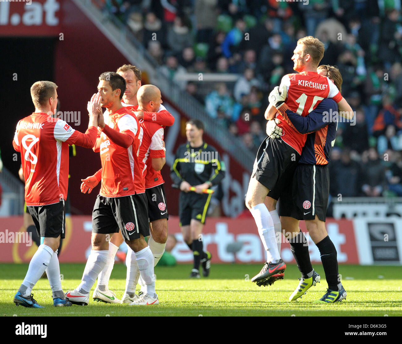 Mainz's goalkeeper Christian Wetklo (R-L), Jan Kirchhoff, Radoslav ...