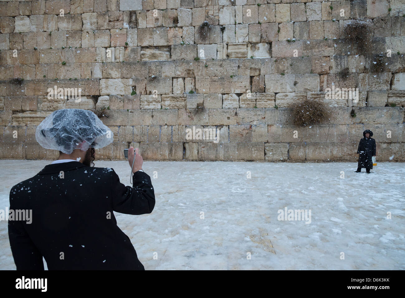 Snow in Jerusalem on January 10, 2013. Western Wall Stock Photo - Alamy