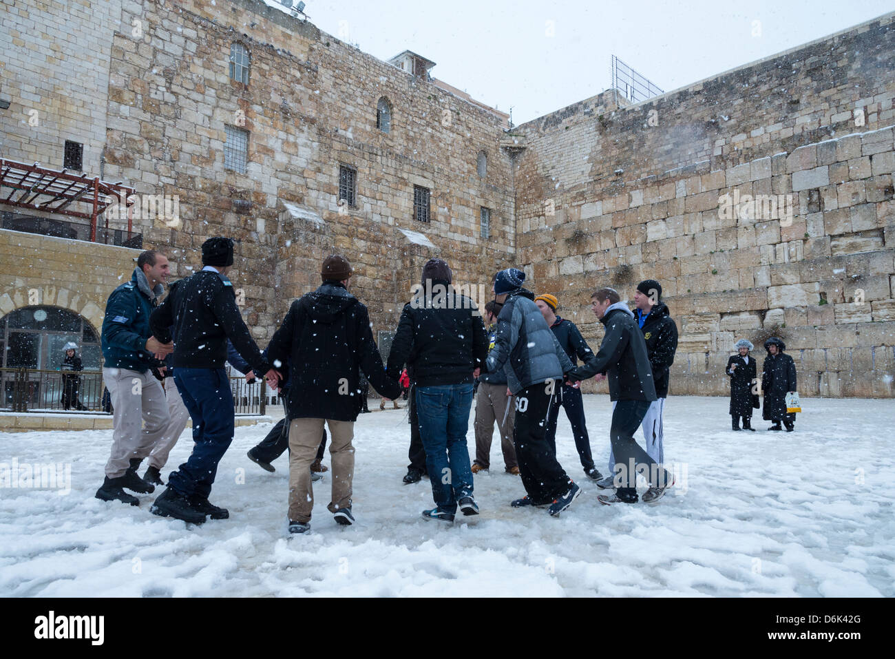 Snow in Jerusalem on January 10, 2013. Western Wall Stock Photo - Alamy