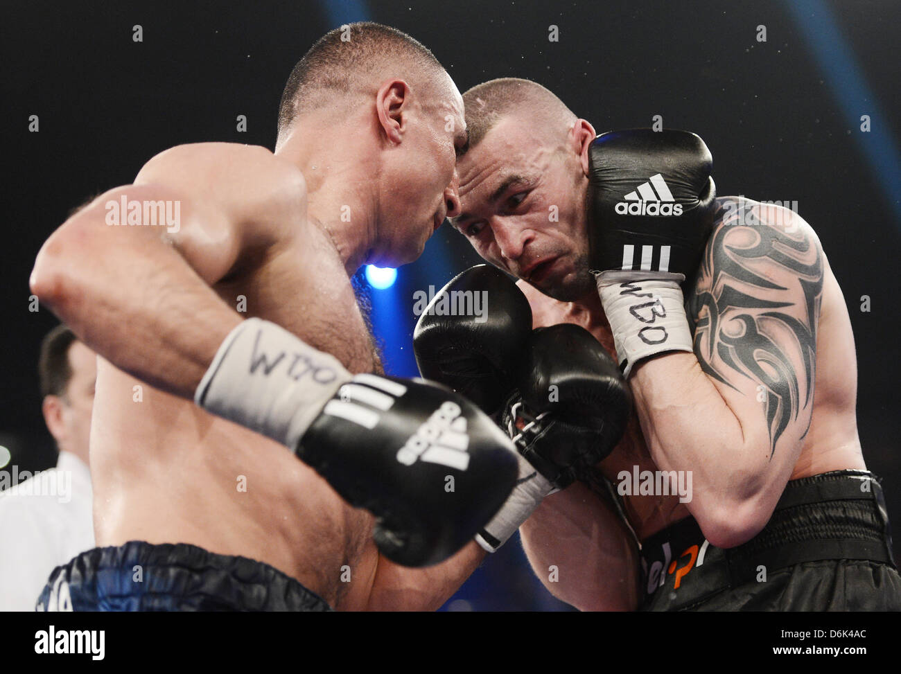German Boxer Arthur Abraham (L) fights Polish boxer Piotr Wilczewski ...