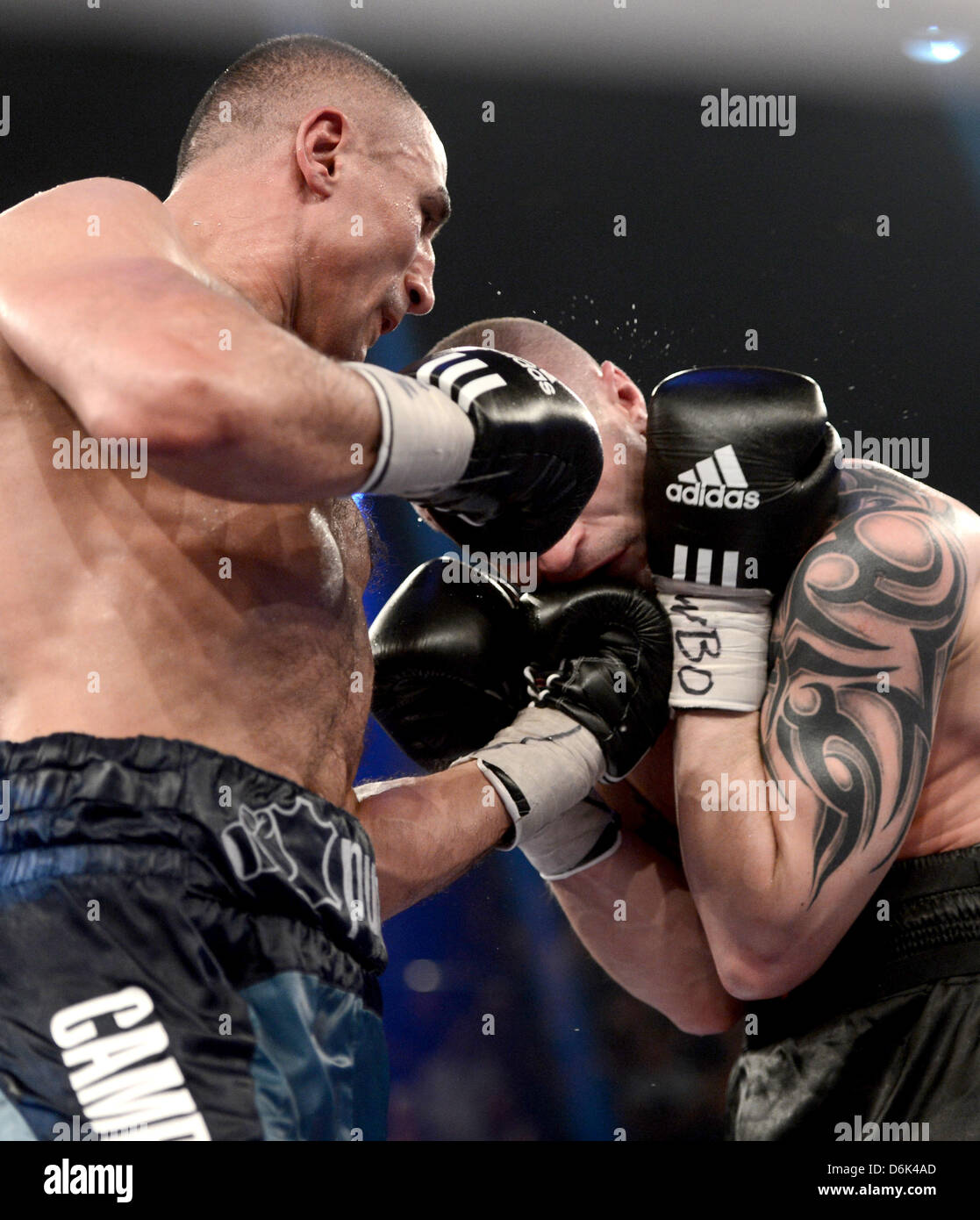 German Boxer Arthur Abraham (L) fights Polish boxer Piotr Wilczewski ...