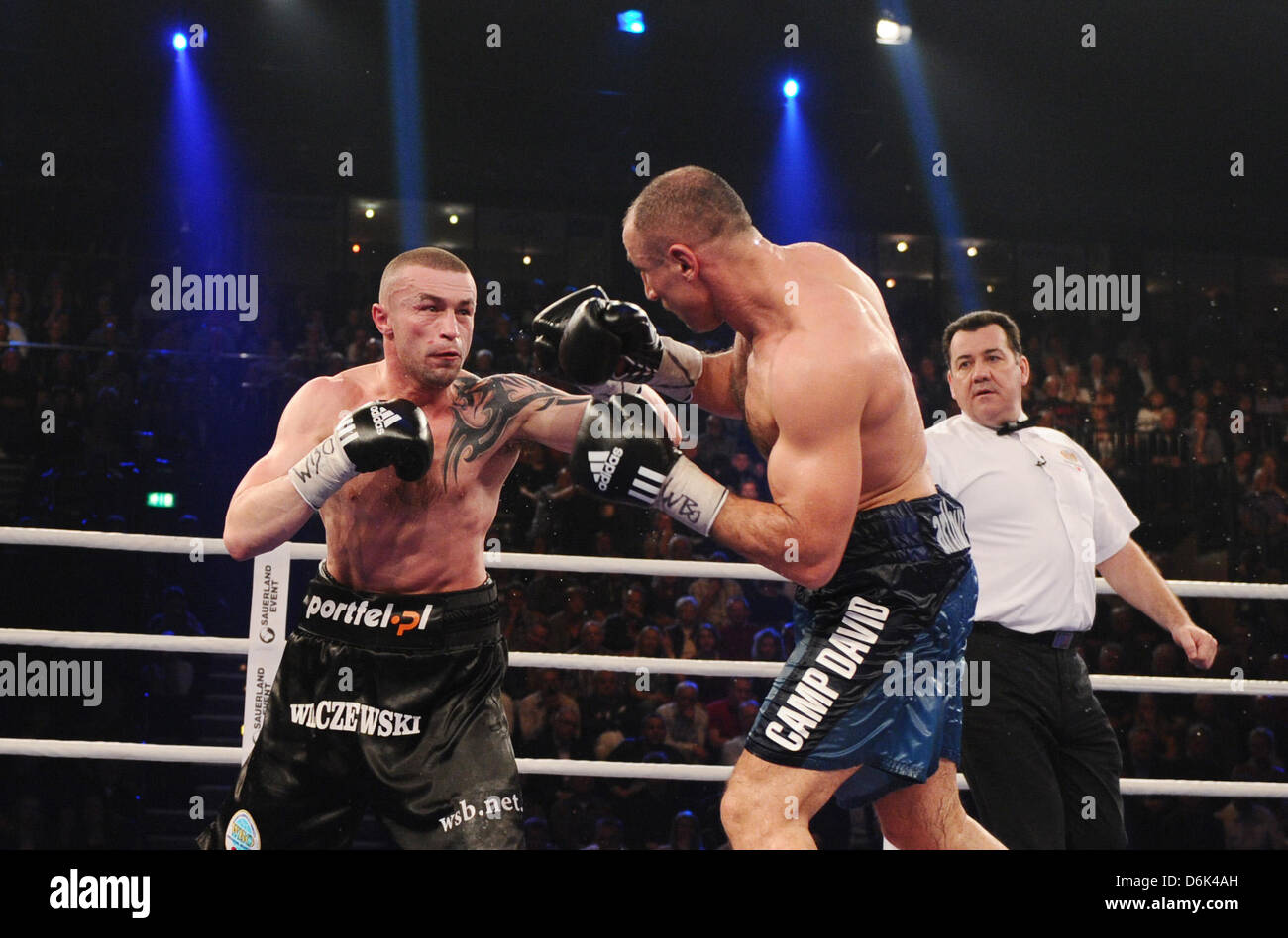 German Boxer Arthur Abraham (L) fights Polish boxer Piotr Wilczewski ...