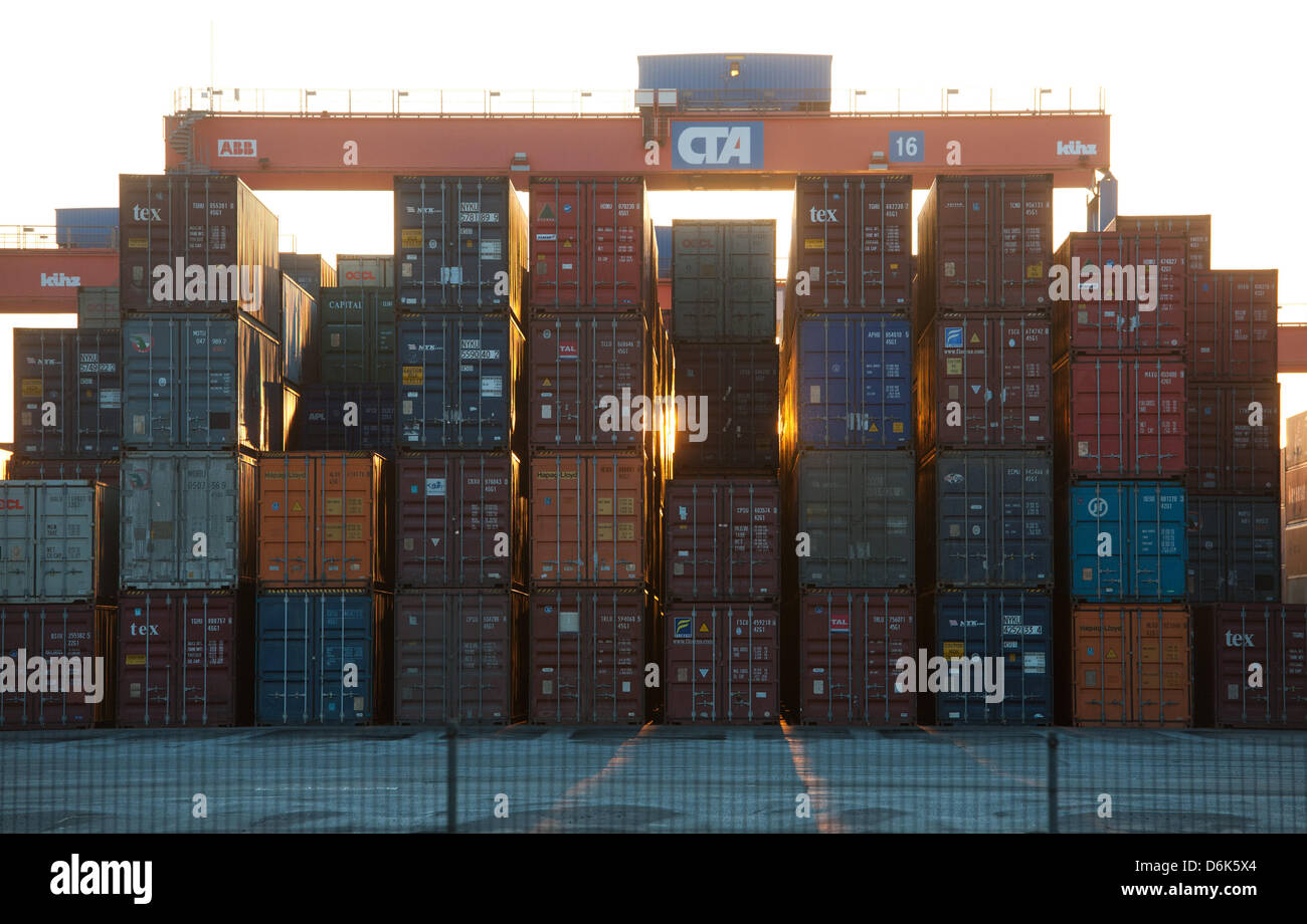 Containers are transported at the container terminal Altenwerder (CTA ...