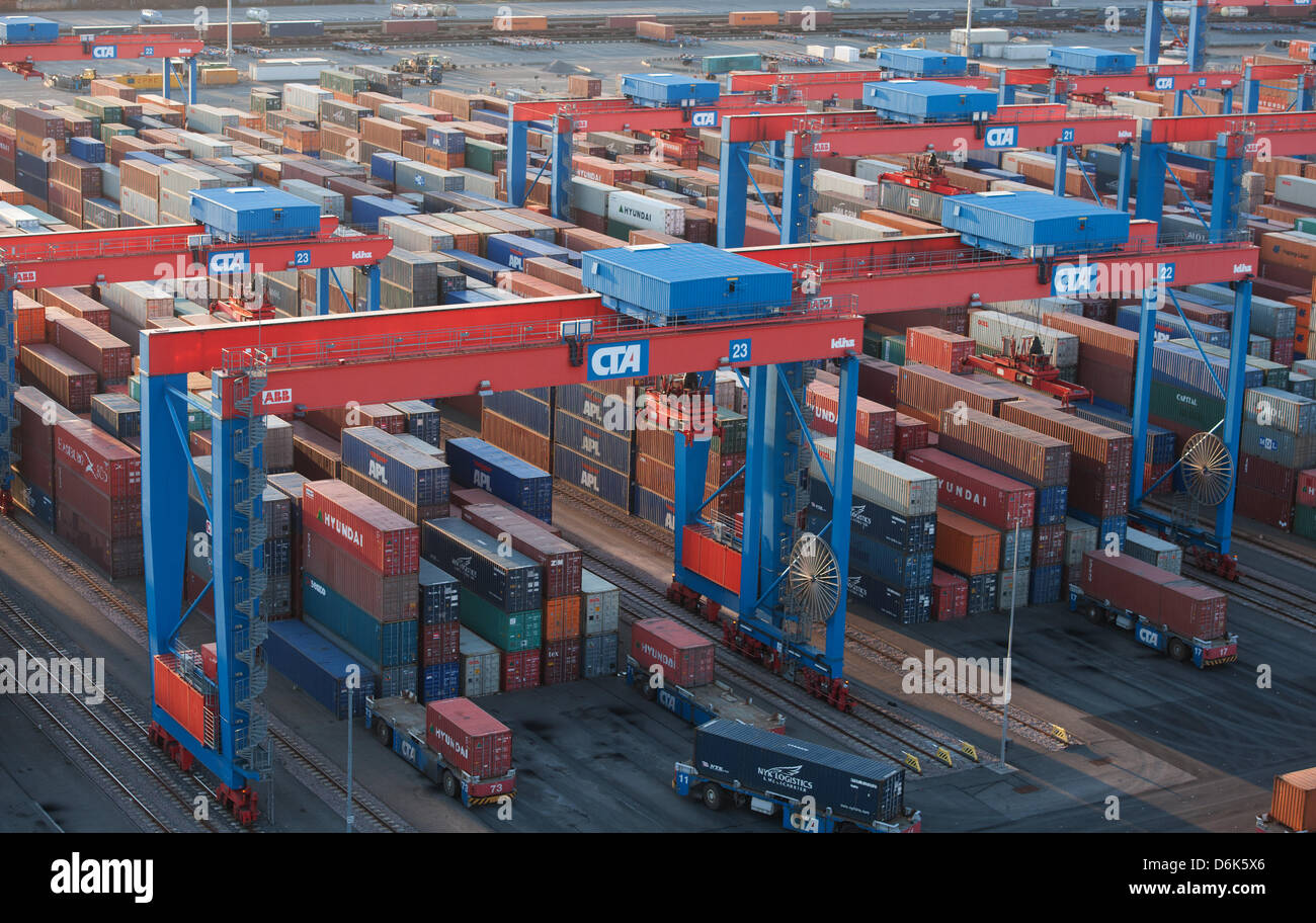 Containers are transported at the container terminal Altenwerder (CTA ...