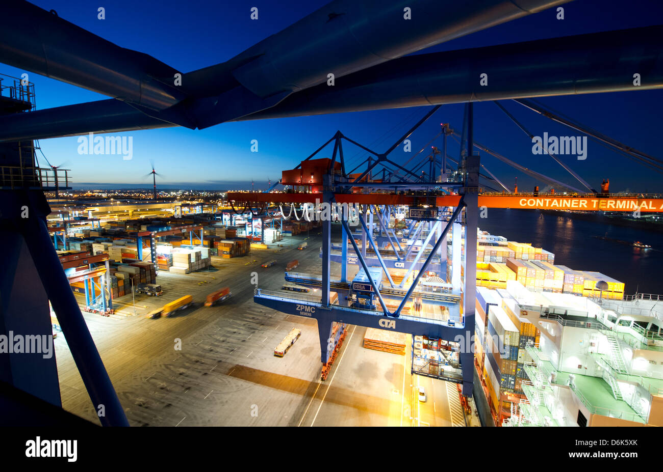 Containers are being transported at the container terminal Altenwerder ...