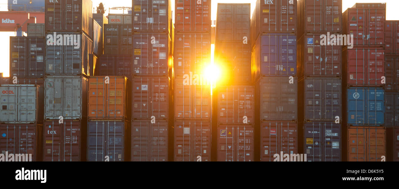 Containers are being transported at the container terminal Altenwerder ...